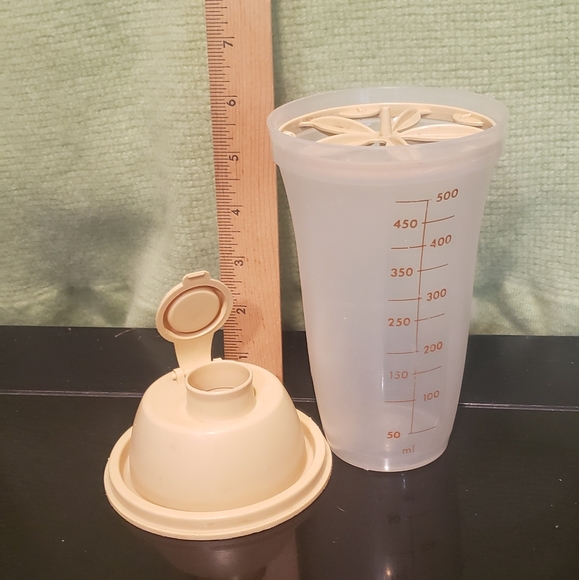 Tupperware | Kitchen | Vintage Tupperware Quick Shake 6 Oz Mixer ...